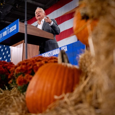 In York, Walz says election is an opportunity to ‘chart the new way ...